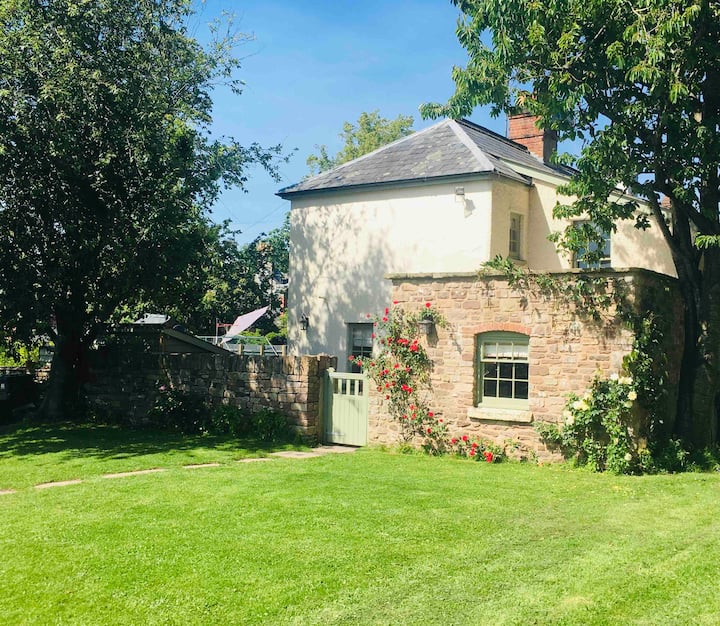 Monmouth Town’s Cosiest Cottage With Hot-tub - Monmouth