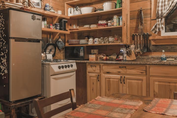 Log Cabin Getaway Near Middlebury And Green Mtns - Vermont