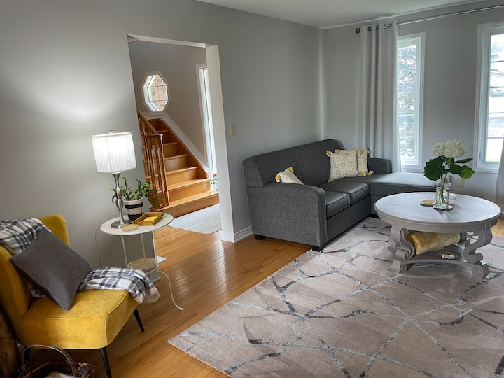 Beautiful 3 Brm With 2 King Beds/free Parking - Kingston, Canadá