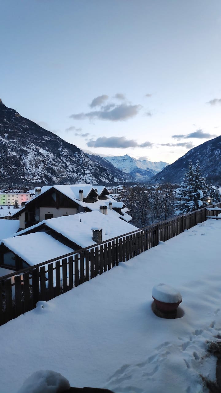 Oulx, Two-room Apartment With A Large Garden - Sestriere
