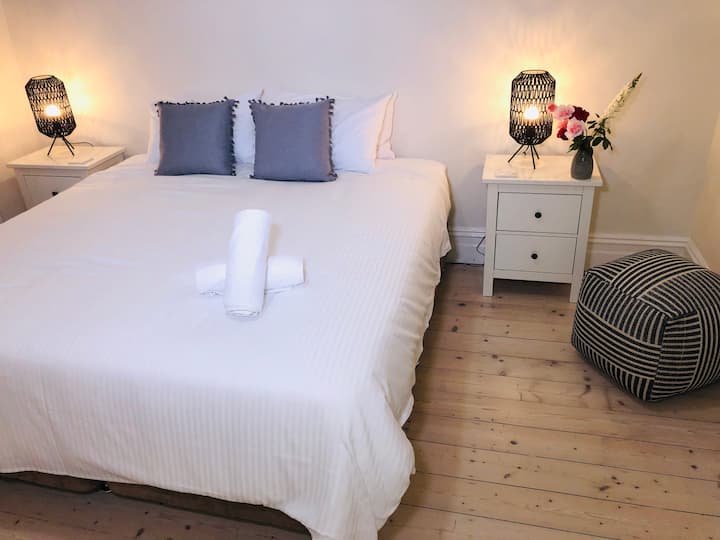 New 1br, Sleeps 4, Air Conditioned, Kitchenette - Sidney