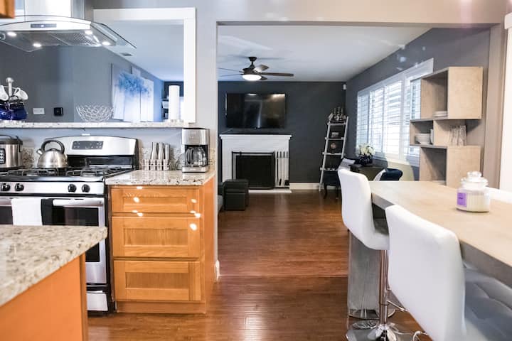 Beautiful Home W/jacuzzi & Game Room - Sacramento, CA