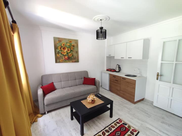 Göker Suits1 - Foça