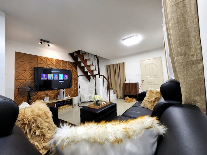 Staycation Subic Up To 15pax Near Beach/mall/falls - Subic