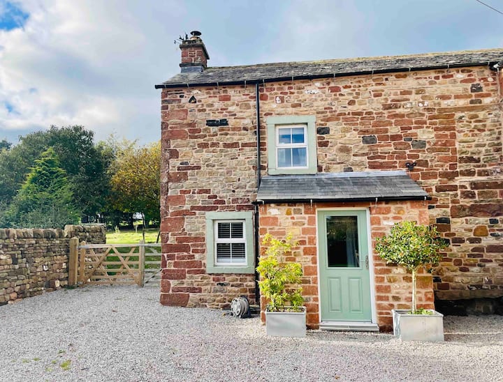 Cumbria, Tranquil Rural Village, Relax, Enjoy. - Appleby Castle