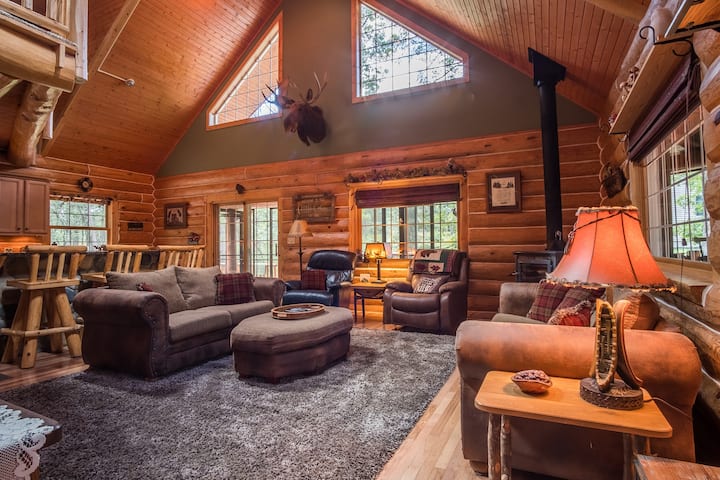 Log Cabin Luxury - Only 3 Miles From Sand Valley! - Wisconsin