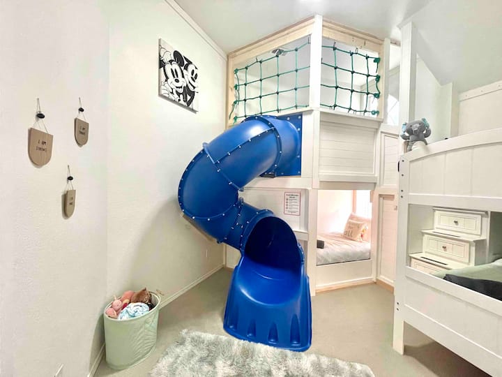 Playful Pool, Indoor Slide & Game Haven/family Fun - Frisco, TX