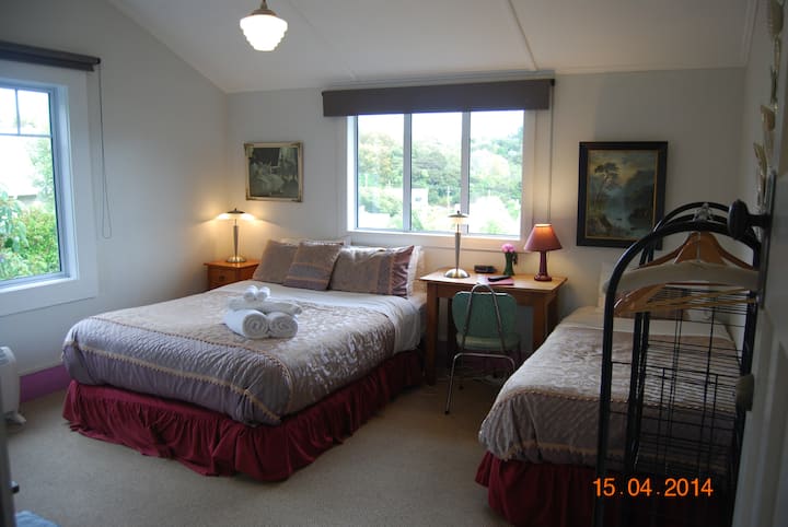 Spacious Double - Shared Bathroom - Dunedin