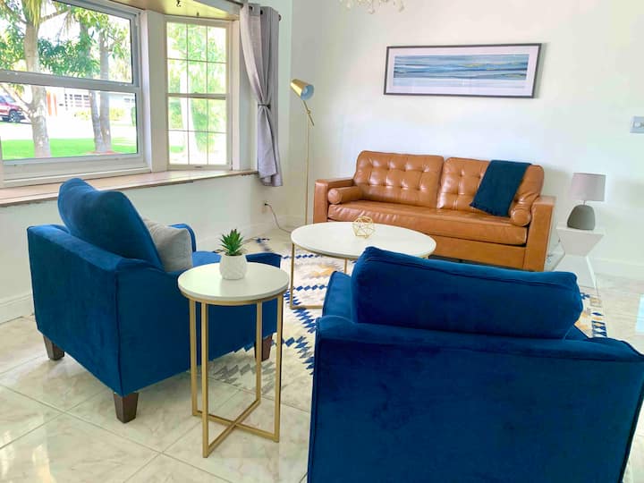 Tropical 3-bedroom Residential Home W/ Pool - Wilton Manors, FL