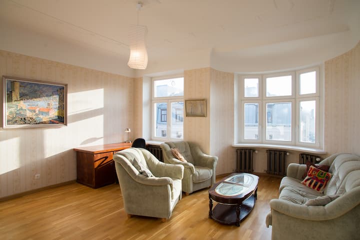 Spacious, 4 Rooms, Center - Riga