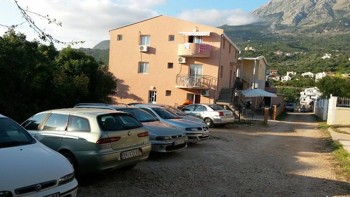 Floor In Guest House Rivaal - Montenegro