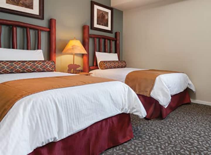 Close To West Entrance - 4 Beds Sleeps 6 *Hot Tub* - West Yellowstone, MT