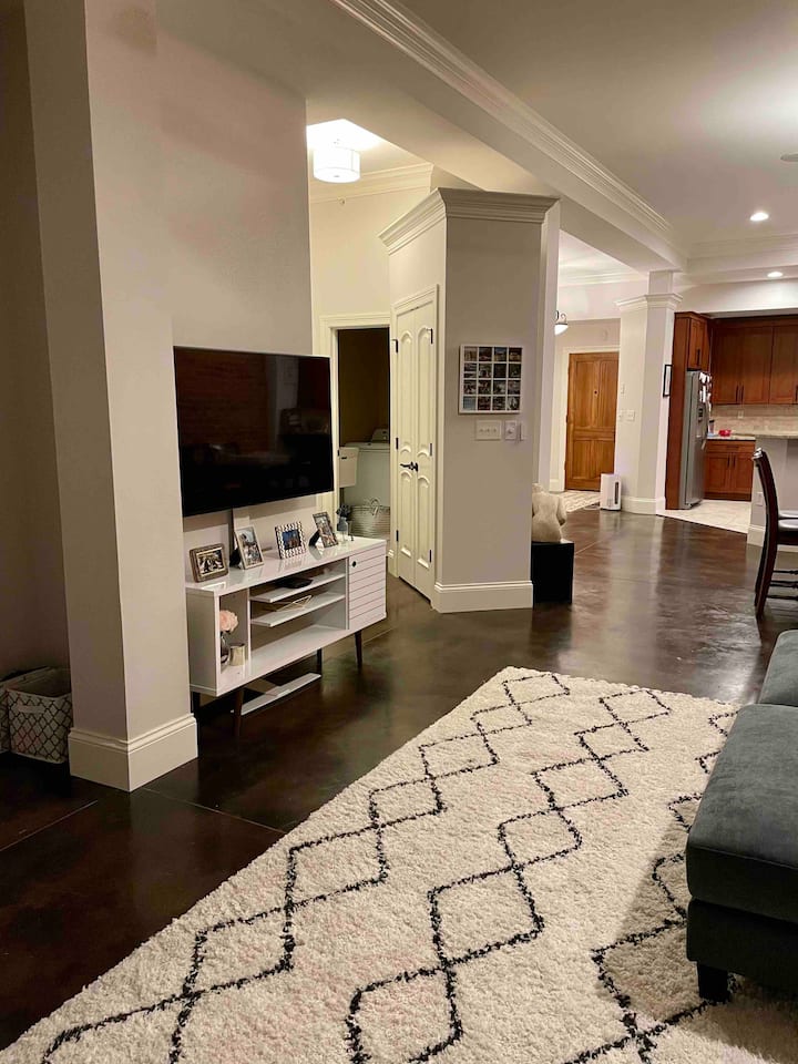 Modern 2-bedroom Condo 7 Minutes From Purdue - Lafayette