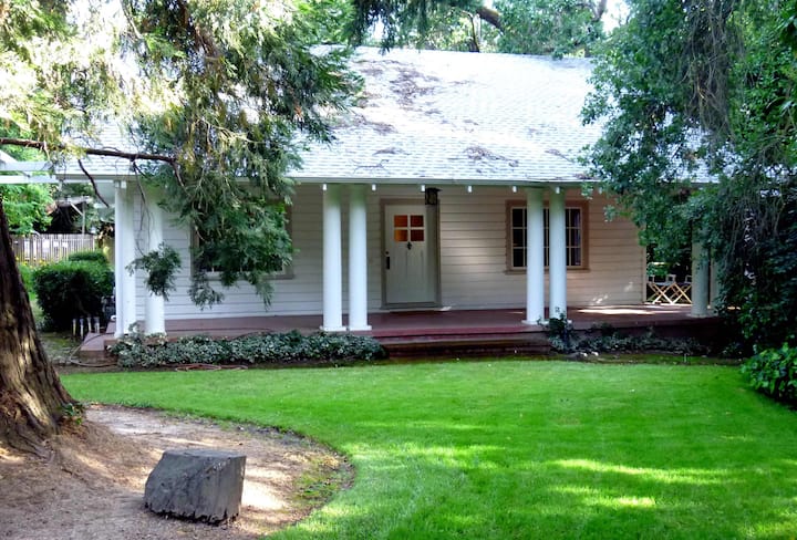 Superb Bungalow Perfect Executive Or Family Stay - Sacramento, CA