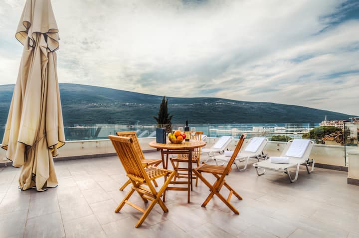 Stylish Penthouse With Sunny Terrace & Sea View - Montenegro