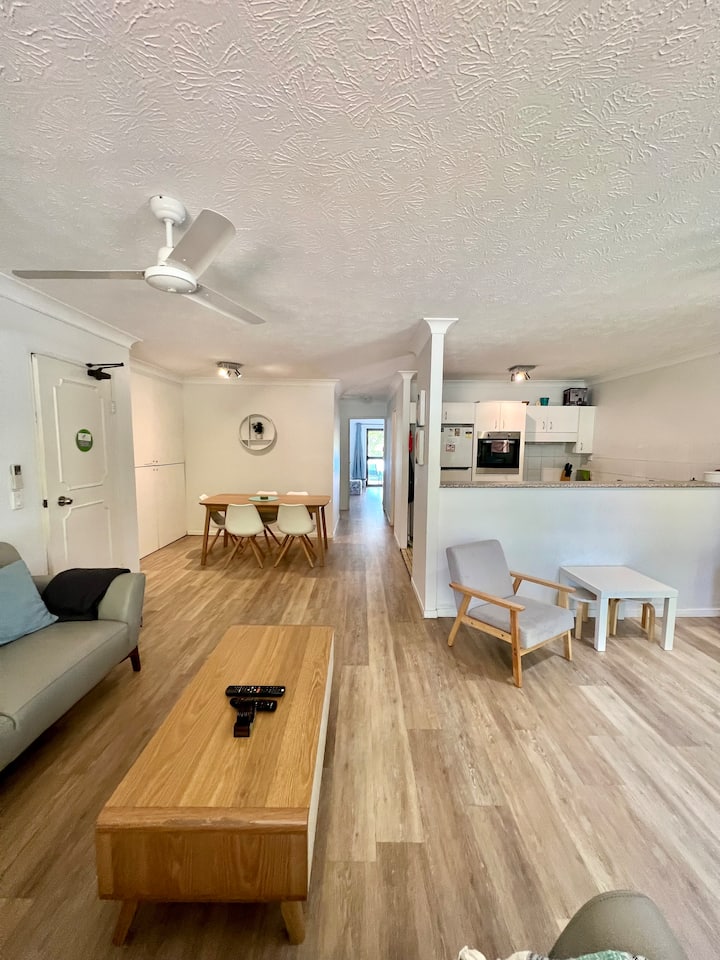 Broadbeach Hub
Close To Beach - Broadbeach