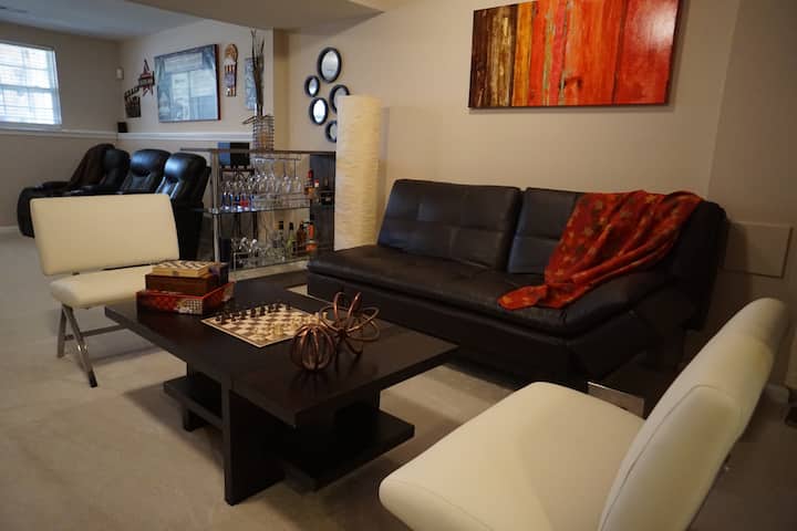 Spacious Townhouse Minutes From Downtown - Frederick