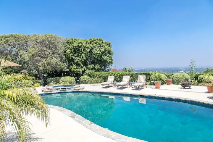 Amazing View-pool-spa Home Near Universal Studios - Los Angeles, CA