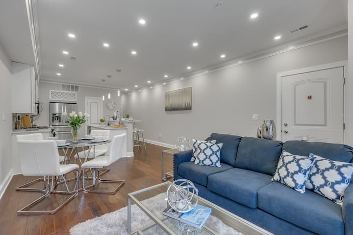 "Nations Capitol Comfort" Minutes From H Street! - Washington D. C., DC