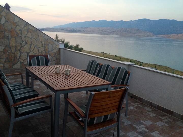 Våning Med Havsutsikt Och 5 Min Till Stranden - Karlobag