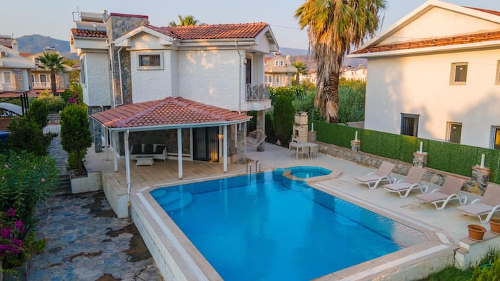 ÇAlış Plajına 200 Metre Havuzlu Müstakil Villa - Çalış Beach