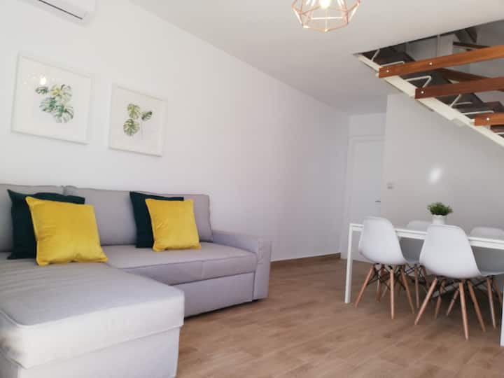 Casa Adosada En Regla Con 2 Patios, Parking Y A/a - Chipiona