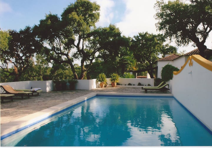 Maison Typique, Tennis/foot - Mora