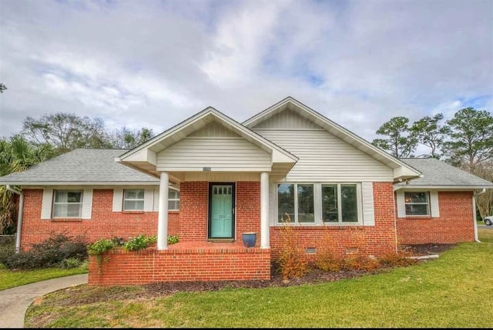 Spacious Downtown Home Near Fsu\/famu-perfect For Families\/pets-ample Parking! - Tallahassee, FL