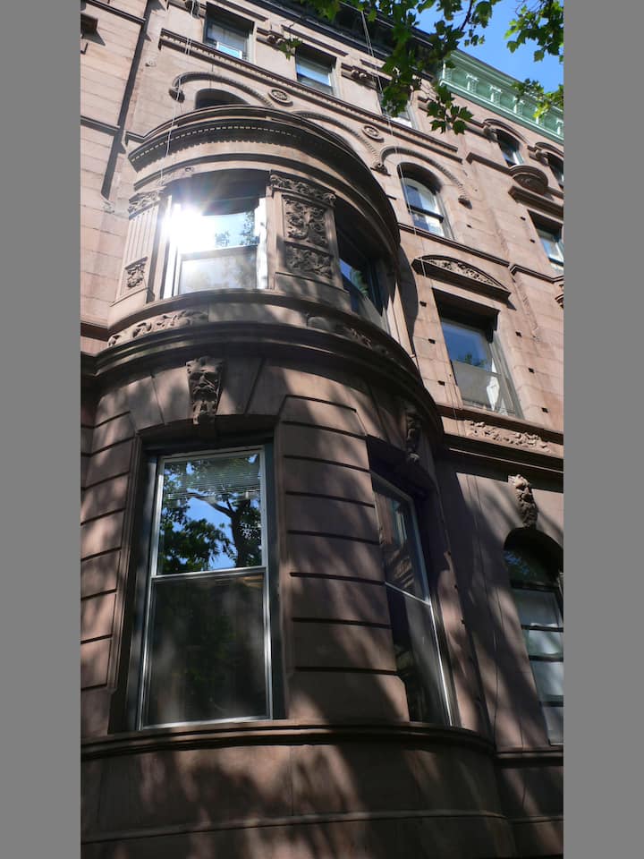 Very Quiet 'Nd Safe, Overlooking Backyard Gardens - New York