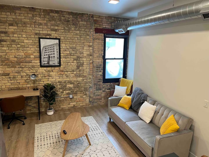 Modern Studio In The Heart Of Downtown Fargo - Fargo, ND