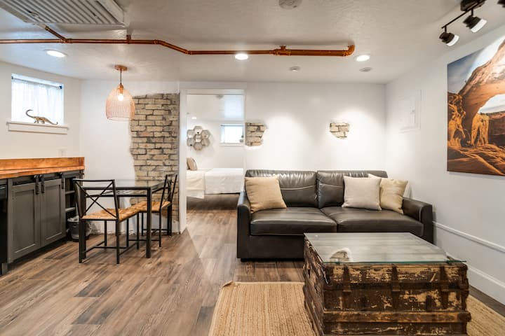 New Downtown Suite! Zion's View- Aspenwood Manor - Provo, UT