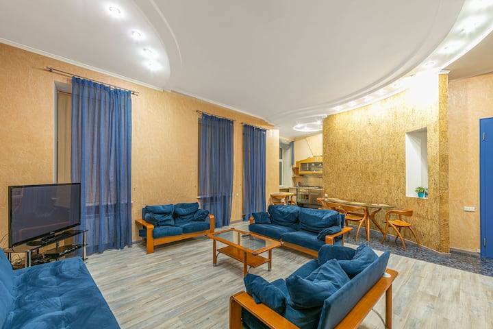 Огромная квартира в центре - Ukraine