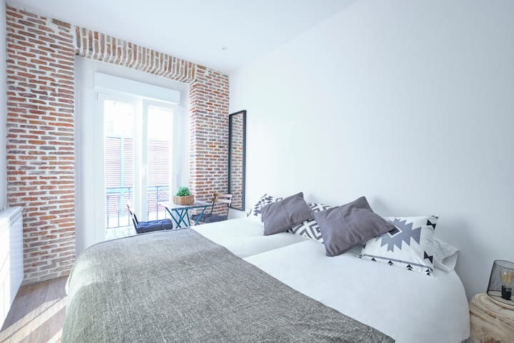 <Studio Centre-live-in-atocha-wifi,a/c> - Madrid