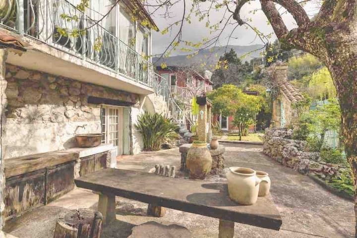 Esprit Cabanon Et Nature Près De La Mer - Menton
