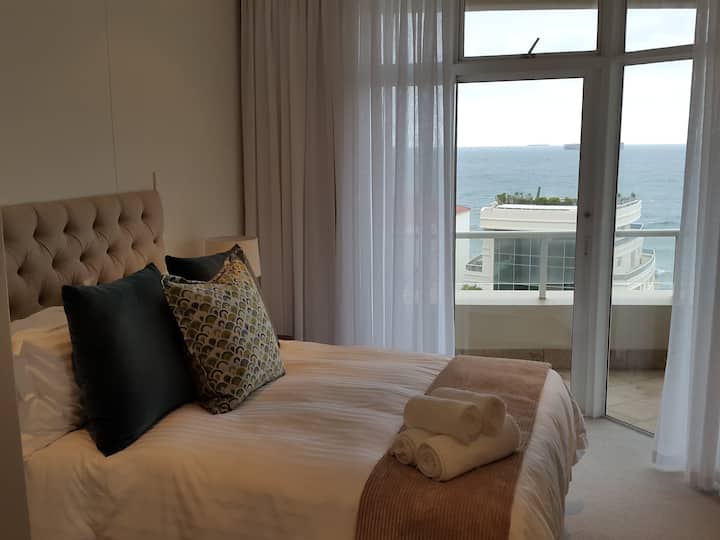 Oyster Schelles 303. - Umhlanga