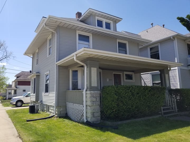 3 Bed, 1.5 Bath Large 2 Story 6 Blocks Downtown Cr - Cedar Rapids, IA