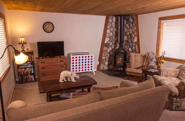 Cozy, Rustic, Fun And Relaxing Cabin-dog Friendly! - Running Springs