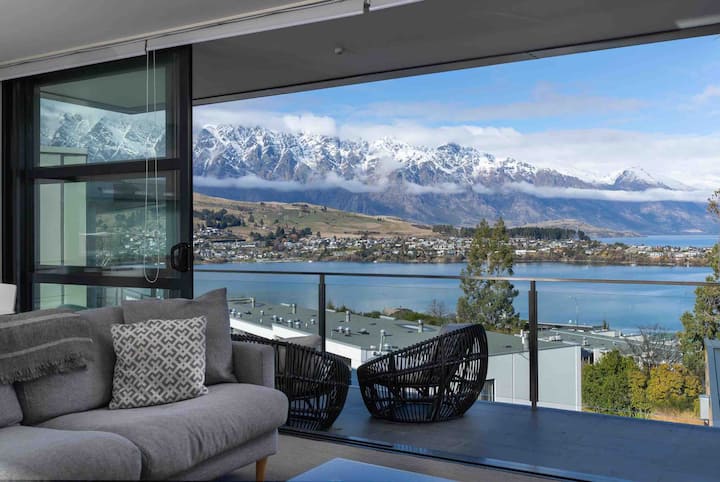 Modern Queenstown Apartment & Great Lake Views!!! - Queenstown, New Zealand
