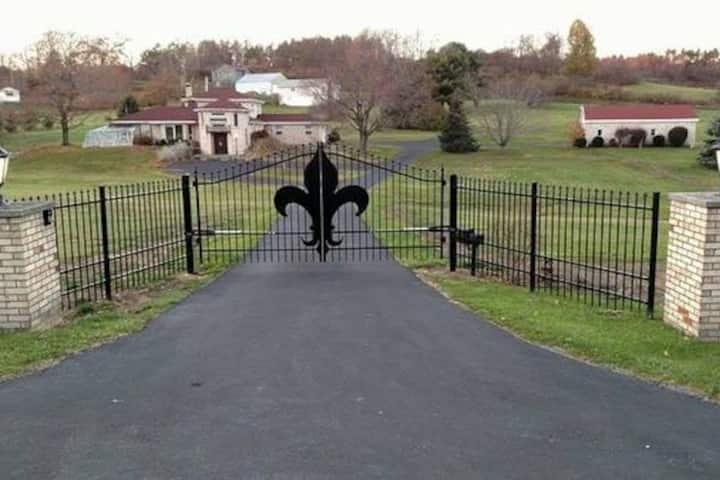 Private Estate On 10 Acres, Great For Groups! ⭐️⭐️⭐️⭐️ - Pennsylvania