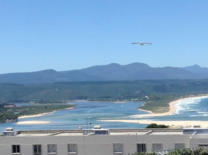 Walking Distance To Restaurants. 400m From Beach - Plettenberg Bay