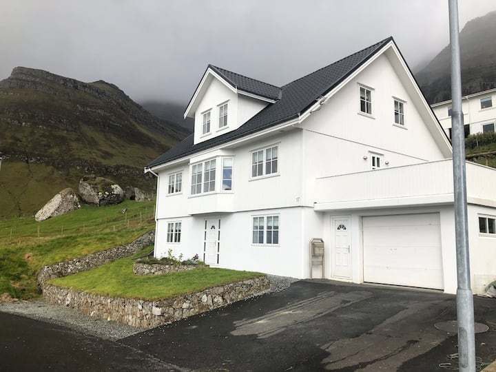 House In Kunoy, Close To Nature. - Îles Féroé