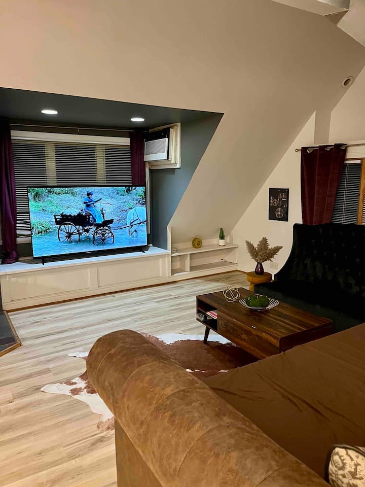 2 Bedroom Apartment In Lovely Victorian House/deck - Brookfield, IL