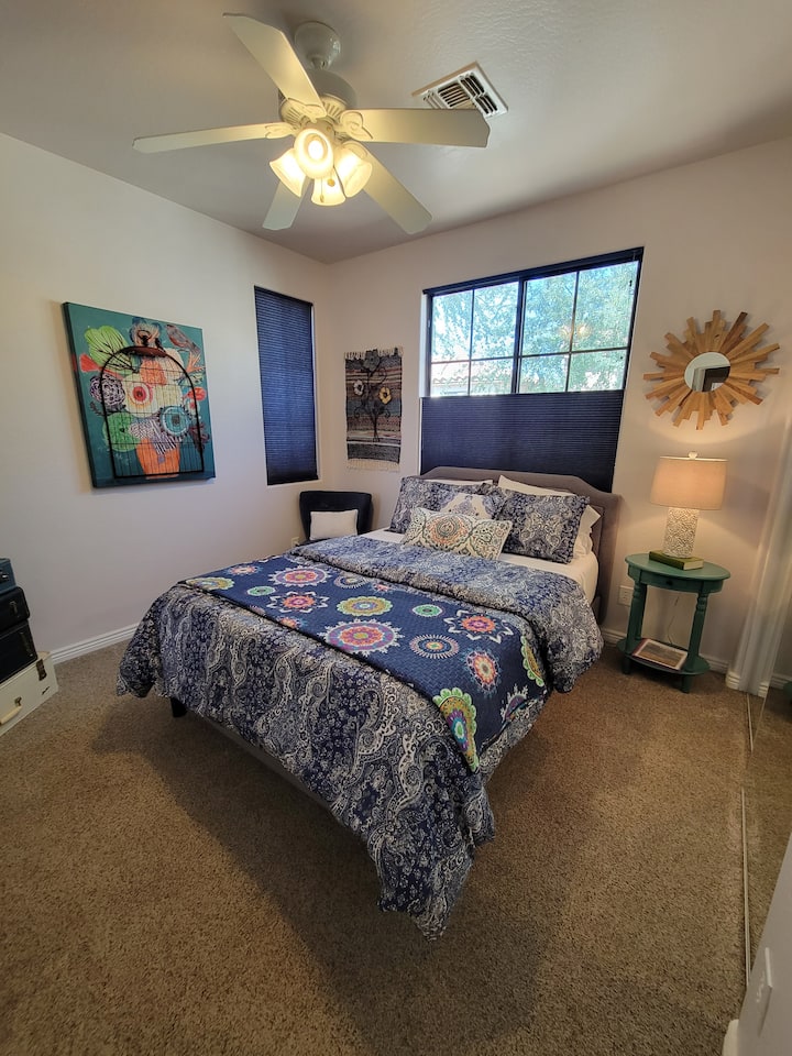 North Phoenix | 2 Bed, 1 Bath With Mini Kitchen - Phoenix, AZ