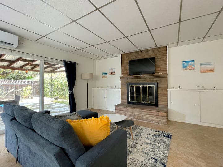 Spacious Studio/private Backyard - Long Beach, CA