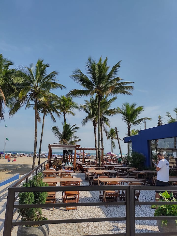 Apartamento Vila Guilhermina óTima Localização 100 Metros Da Praia Com Estacionamento, Padaria Na Frente.
Lugar Bem Tranquilo Com Zeladoria. - Praia Grande
