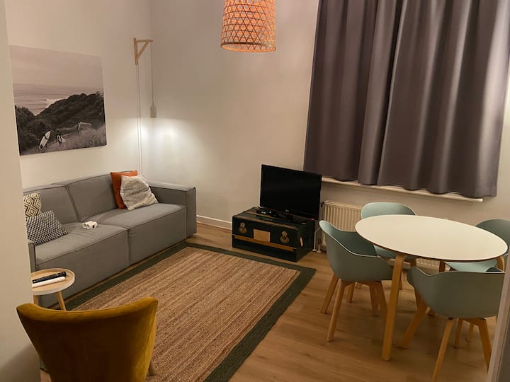 Beautiful Apartment 400 Meter From The Beach - The Hague
