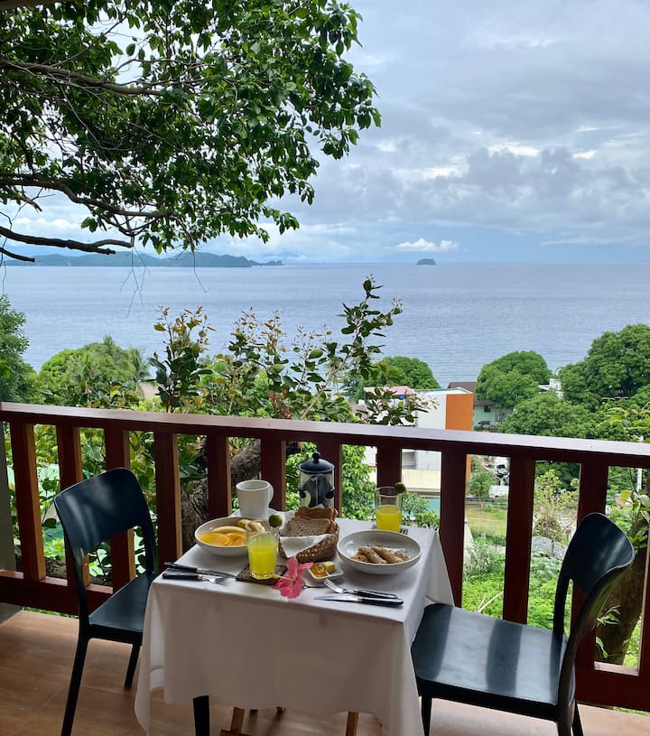 Anilao Tiny House Overlooking The Sea - Mabini