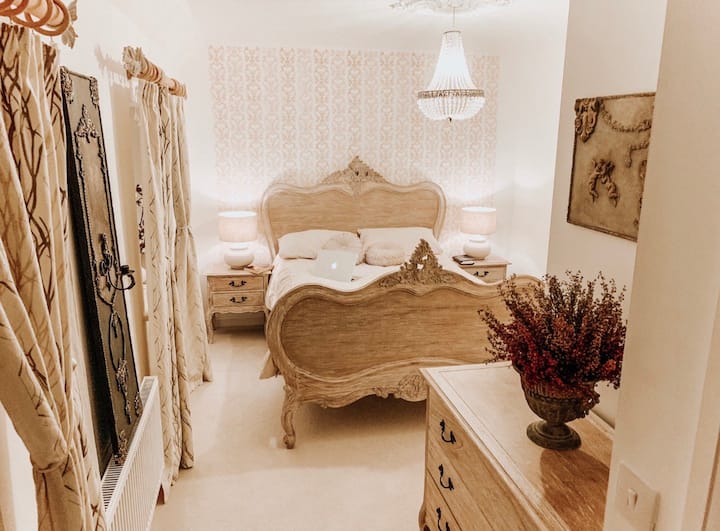 Beautiful Country Side French Style House - ヨービル