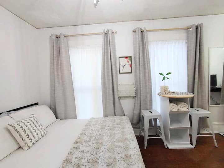 Welcome! Private Cute And Cozy Suit Style Room!! - Grand Rapids, MI