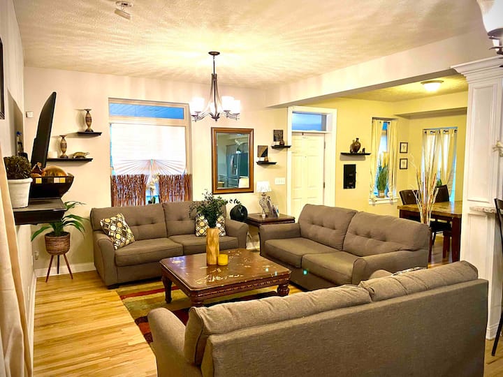 "Luxury Haven For Large Gatherings: 4bd/4ba” - Columbus, OH